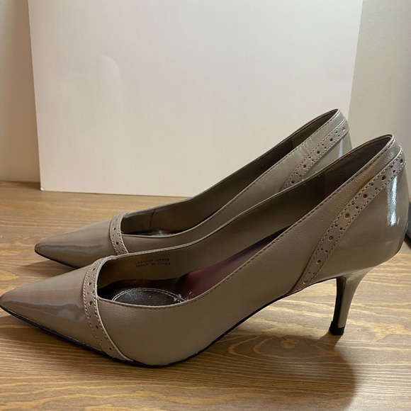 Tahari | Shoes | Tahari Worn Grey Pumps Size 6m Style Raylin | Poshmark